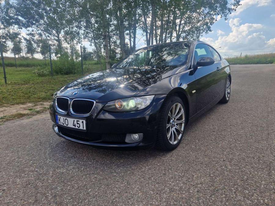 Black BMW 320 2008 in Vilnius, with an engine capacity of 2.00 L and mileage of 309 thousand km for 4200 €, photo 3 on AUTOMOTO.COM.LV