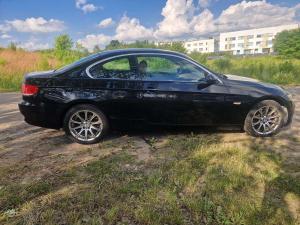 Black BMW 320 2008 in Vilnius, with an engine capacity of 2.00 L and mileage of 309 thousand km for 4200 €, photo 5 on AUTOMOTO.COM.LV