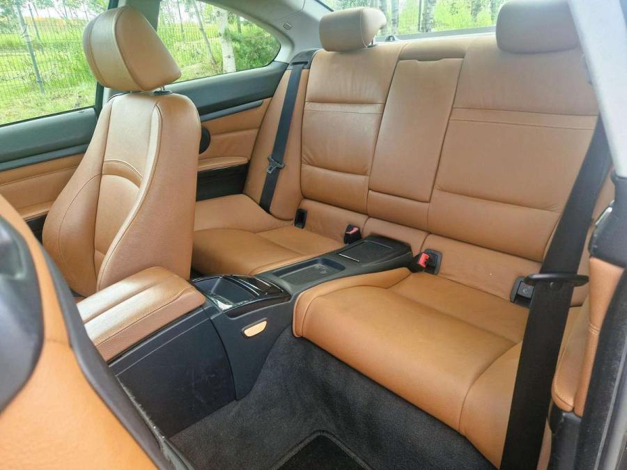 Black BMW 320 2008 in Vilnius, with an engine capacity of 2.00 L and mileage of 309 thousand km for 4200 €, photo 7 on AUTOMOTO.COM.LV