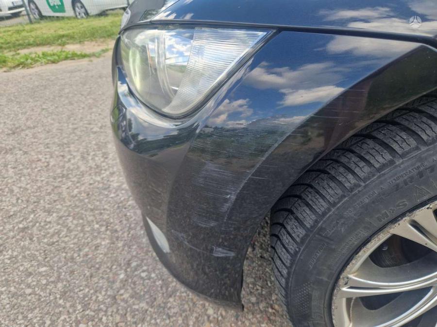 Black BMW 320 2008 in Vilnius, with an engine capacity of 2.00 L and mileage of 309 thousand km for 4200 €, photo 8 on AUTOMOTO.COM.LV