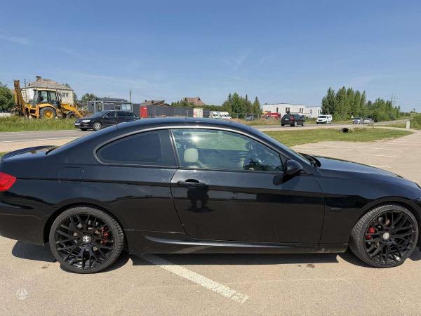 Melns BMW 320 2008 Kauņa, ar dzinēja tilpumu 2.00 L un nobraukumu 430 tūkst. km par 6000 €, foto 1 vietnē AUTOMOTO.COM.LV