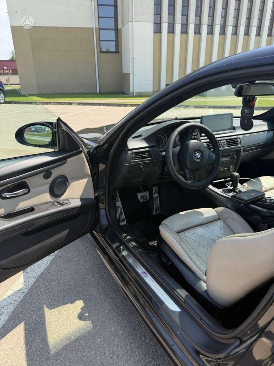 Black BMW 320 2008 in Kaunas, with an engine capacity of 2.00 L and mileage of 430 thousand km for 6000 €, photo 4 on AUTOMOTO.COM.LV