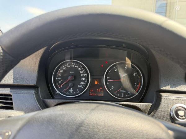 Melns BMW 320 2008 Kauņa, ar dzinēja tilpumu 2.00 L un nobraukumu 430 tūkst. km par 6000 €, foto 5 vietnē AUTOMOTO.COM.LV