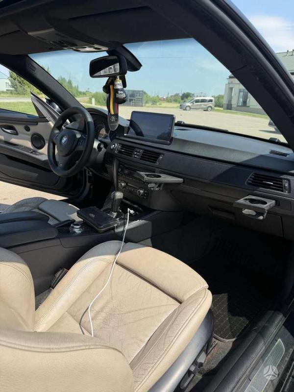 Melns BMW 320 2008 Kauņa, ar dzinēja tilpumu 2.00 L un nobraukumu 430 tūkst. km par 6000 €, foto 9 vietnē AUTOMOTO.COM.LV
