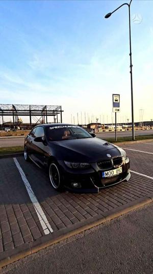 Black BMW 320 2008 in Panevezys, with an engine capacity of 2.00 L and mileage of 360 thousand km for 5700 €, photo 3 on AUTOMOTO.COM.LV