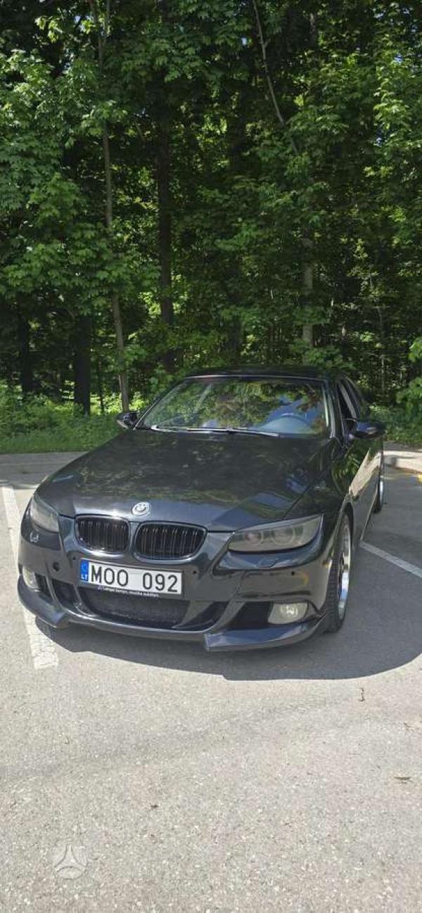 Black BMW 320 2008 in Panevezys, with an engine capacity of 2.00 L and mileage of 360 thousand km for 5700 €, photo 3 on AUTOMOTO.COM.LV