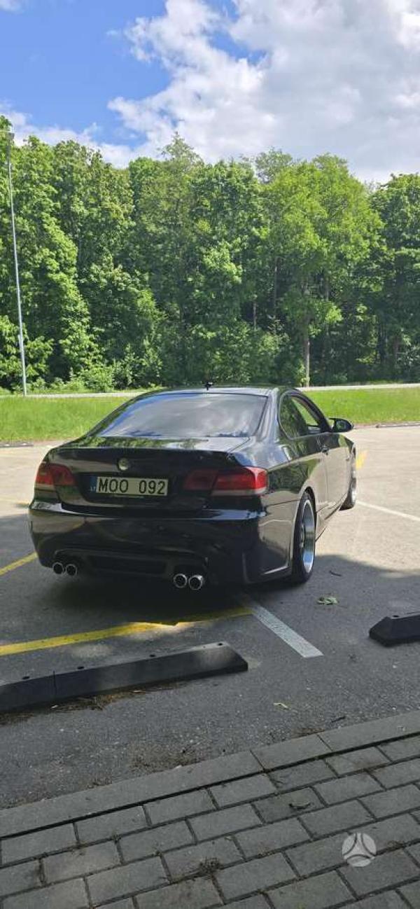 Black BMW 320 2008 in Panevezys, with an engine capacity of 2.00 L and mileage of 360 thousand km for 5700 €, photo 5 on AUTOMOTO.COM.LV