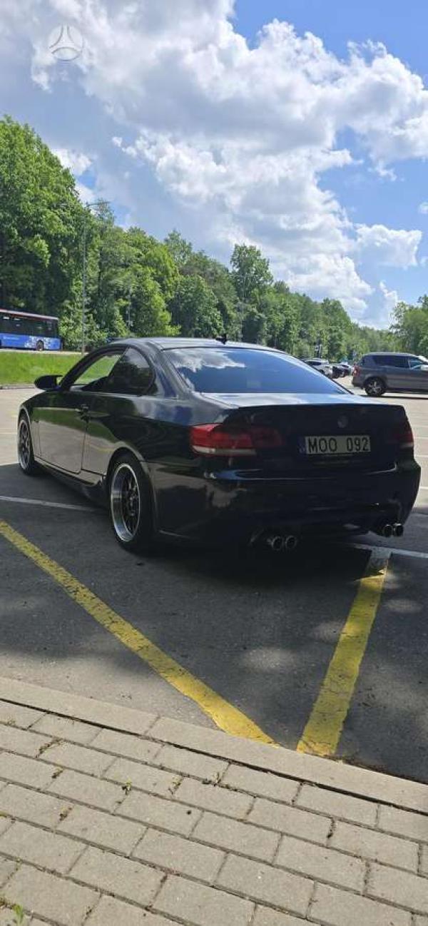 Black BMW 320 2008 in Panevezys, with an engine capacity of 2.00 L and mileage of 360 thousand km for 5700 €, photo 6 on AUTOMOTO.COM.LV