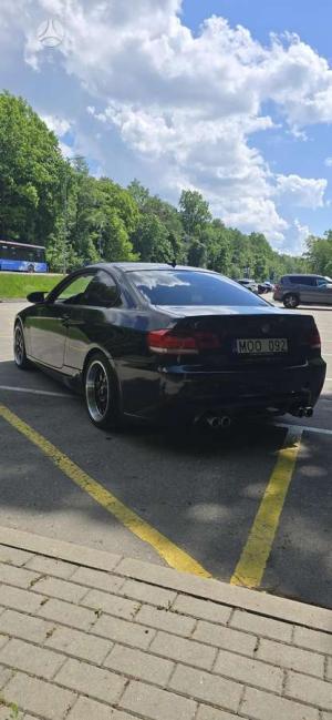 Black BMW 320 2008 in Panevezys, with an engine capacity of 2.00 L and mileage of 360 thousand km for 5700 €, photo 7 on AUTOMOTO.COM.LV