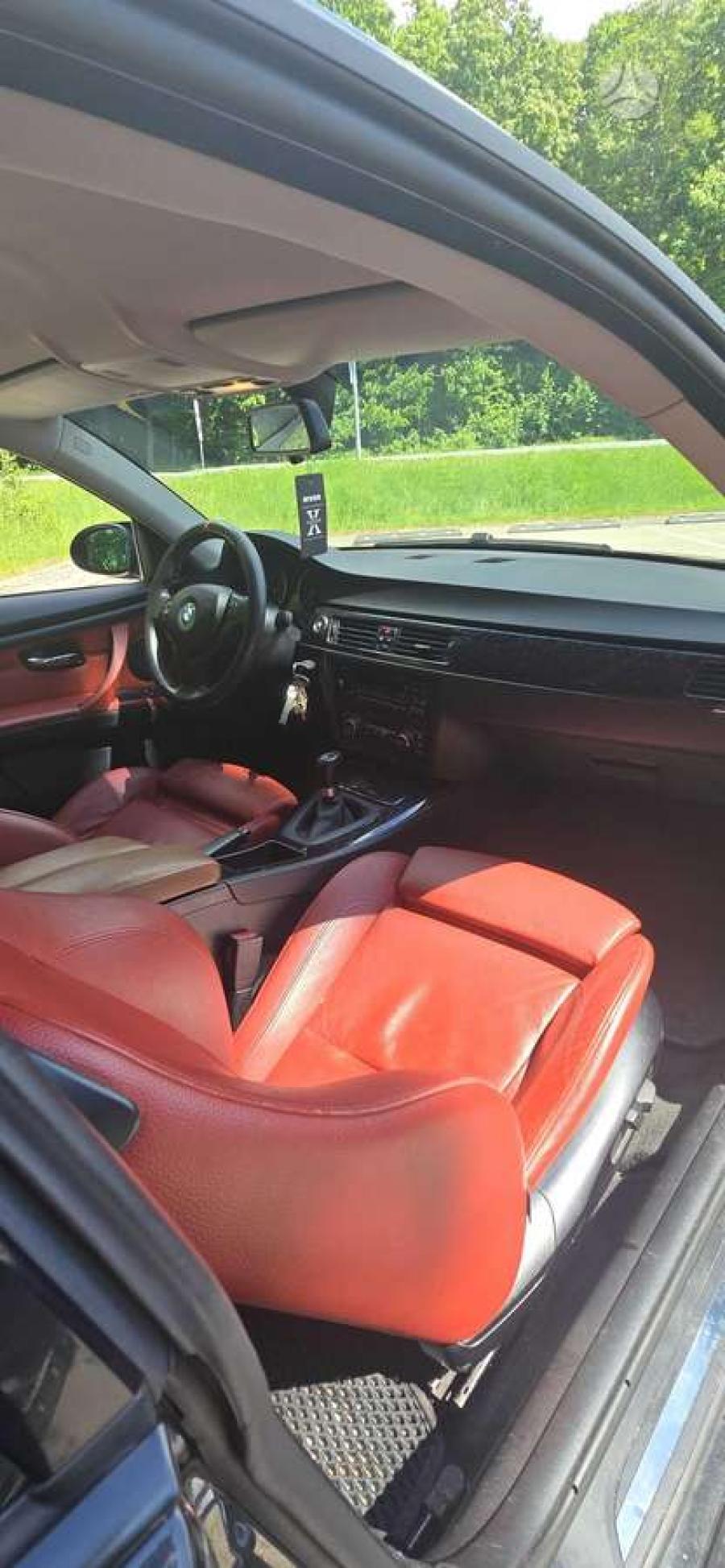 Black BMW 320 2008 in Panevezys, with an engine capacity of 2.00 L and mileage of 360 thousand km for 5700 €, photo 9 on AUTOMOTO.COM.LV