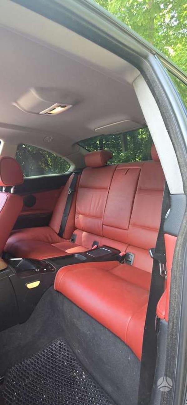 Black BMW 320 2008 in Panevezys, with an engine capacity of 2.00 L and mileage of 360 thousand km for 5700 €, photo 9 on AUTOMOTO.COM.LV