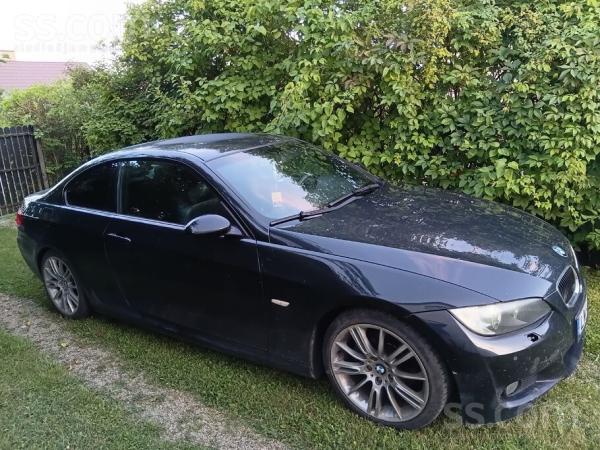 Black BMW 320 2008 in Riga, with an engine capacity of 2.00 L and mileage of 341 thousand km for 6500 €, photo 2 on AUTOMOTO.COM.LV