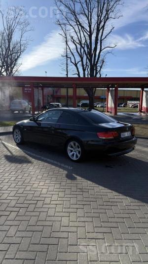 Black BMW 320 2008 in Riga, with an engine capacity of 2.00 L and mileage of 370 thousand km for 6000 €, photo 5 on AUTOMOTO.COM.LV