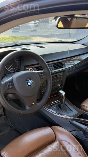 Black BMW 320 2008 in Riga, with an engine capacity of 2.00 L and mileage of 370 thousand km for 6000 €, photo 6 on AUTOMOTO.COM.LV
