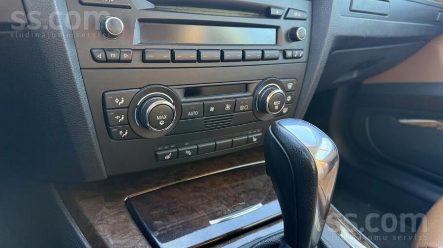 Black BMW 320 2008 in Riga, with an engine capacity of 2.00 L and mileage of 370 thousand km for 6000 €, photo 7 on AUTOMOTO.COM.LV