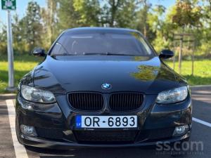 Black BMW 320 2008 in Riga, with an engine capacity of 2.00 L and mileage of 365 thousand km for 6250 €, photo 4 on AUTOMOTO.COM.LV