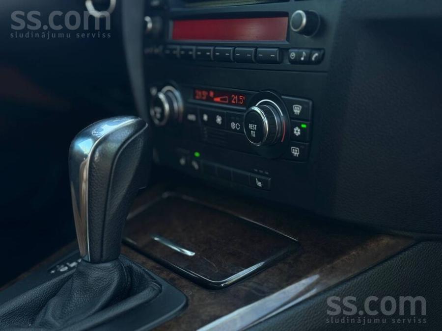 Black BMW 320 2008 in Riga, with an engine capacity of 2.00 L and mileage of 365 thousand km for 6250 €, photo 25 on AUTOMOTO.COM.LV
