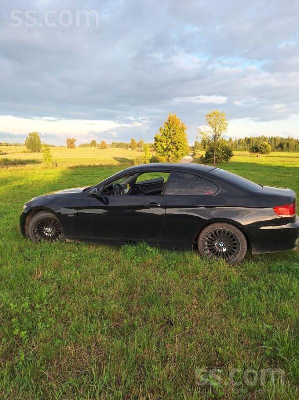 Melns BMW 320 2008 Balvi, ar dzinēja tilpumu 2.00 L un nobraukumu 370 tūkst. km par 4100 €, foto 1 vietnē AUTOMOTO.COM.LV