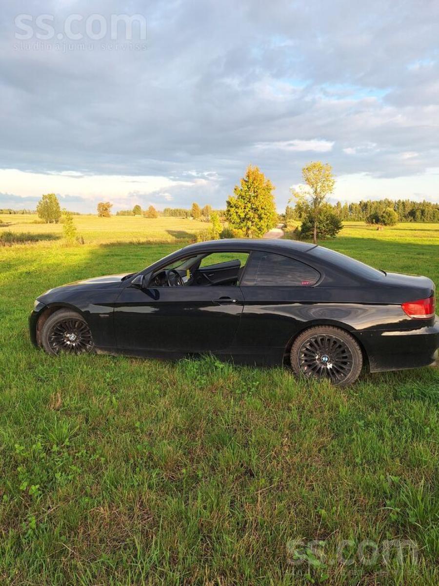 Melns BMW 320 2008 Balvi, ar dzinēja tilpumu 2.00 L un nobraukumu 370 tūkst. km par 4100 €, foto 1 vietnē AUTOMOTO.COM.LV