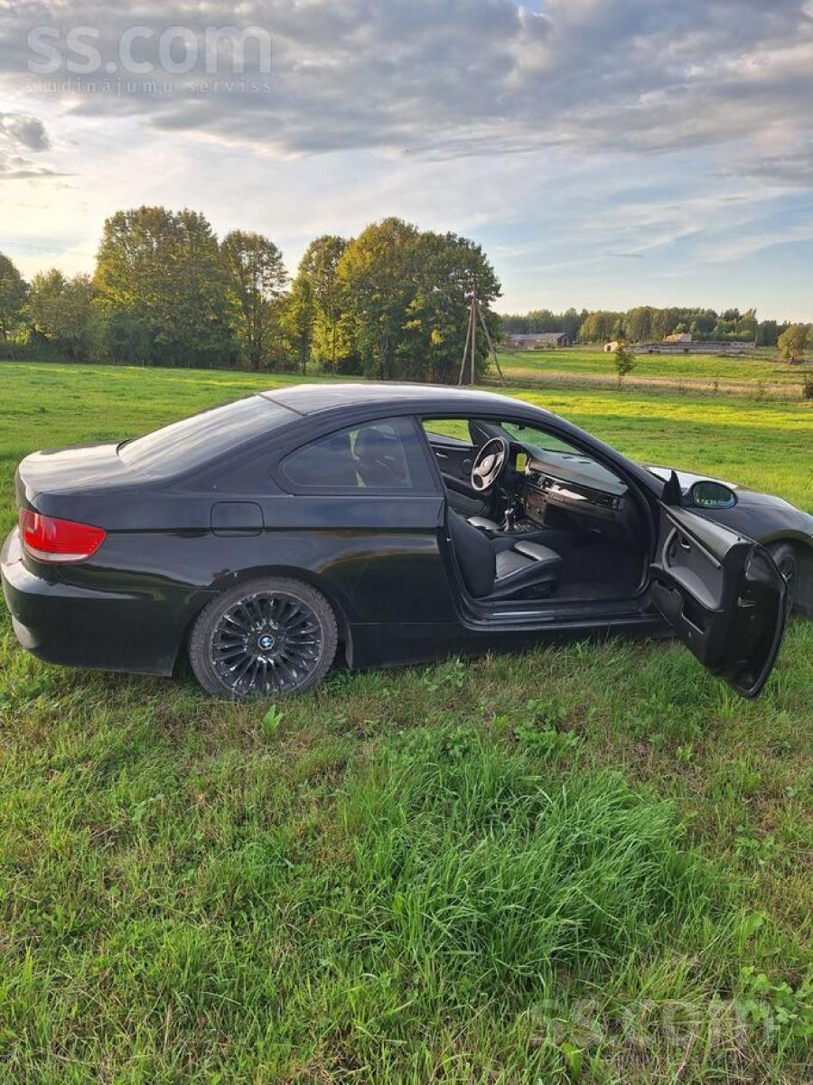 Melns BMW 320 2008 Balvi, ar dzinēja tilpumu 2.00 L un nobraukumu 370 tūkst. km par 4100 €, foto 4 vietnē AUTOMOTO.COM.LV