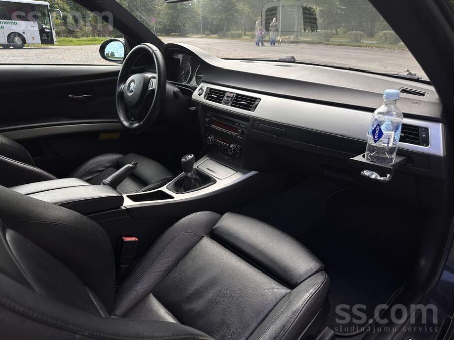Black BMW 320 2008 in Liepaja, with an engine capacity of 2.00 L and mileage of 305 thousand km for 6900 €, photo 9 on AUTOMOTO.COM.LV