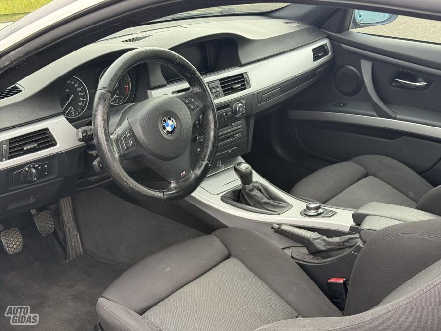 Melns BMW 320 2009 Marijampole, ar dzinēja tilpumu 2.00 L un nobraukumu 334 tūkst. km par 5300 €, foto 10 vietnē AUTOMOTO.COM.LV