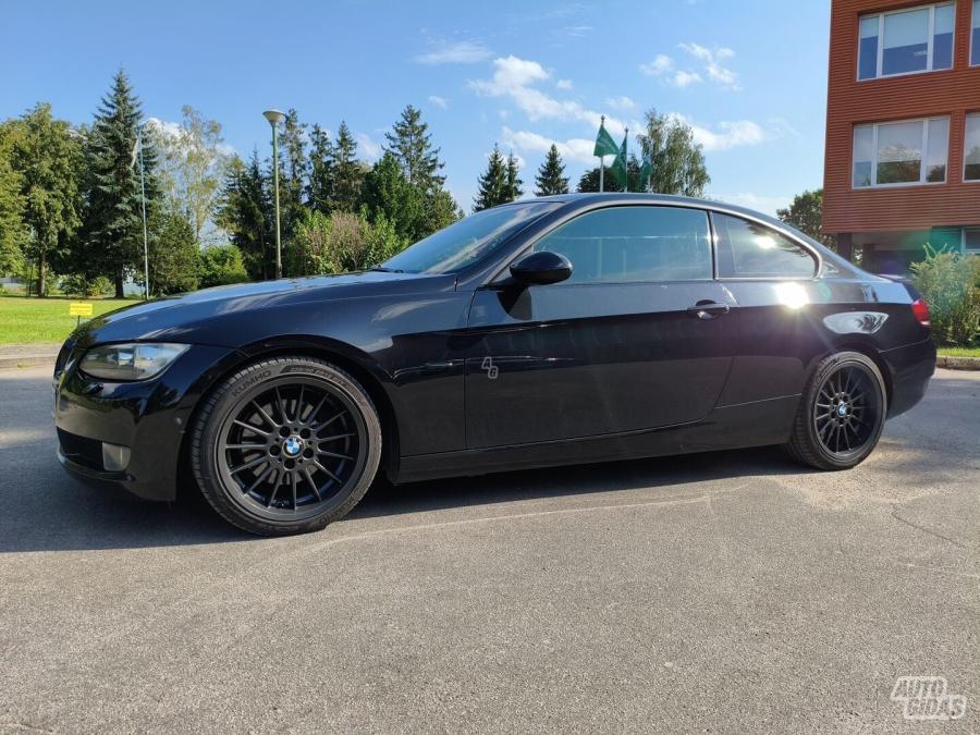 Black BMW 320 2009 in Kaunas, with an engine capacity of 2.00 L and mileage of 354 thousand km for 5500 €, photo 3 on AUTOMOTO.COM.LV