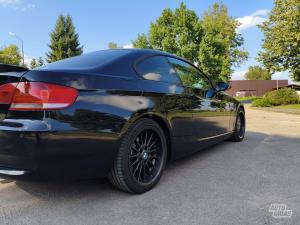 Black BMW 320 2009 in Kaunas, with an engine capacity of 2.00 L and mileage of 354 thousand km for 5500 €, photo 6 on AUTOMOTO.COM.LV