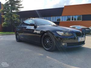Black BMW 320 2009 in Kaunas, with an engine capacity of 2.00 L and mileage of 354 thousand km for 5500 €, photo 7 on AUTOMOTO.COM.LV