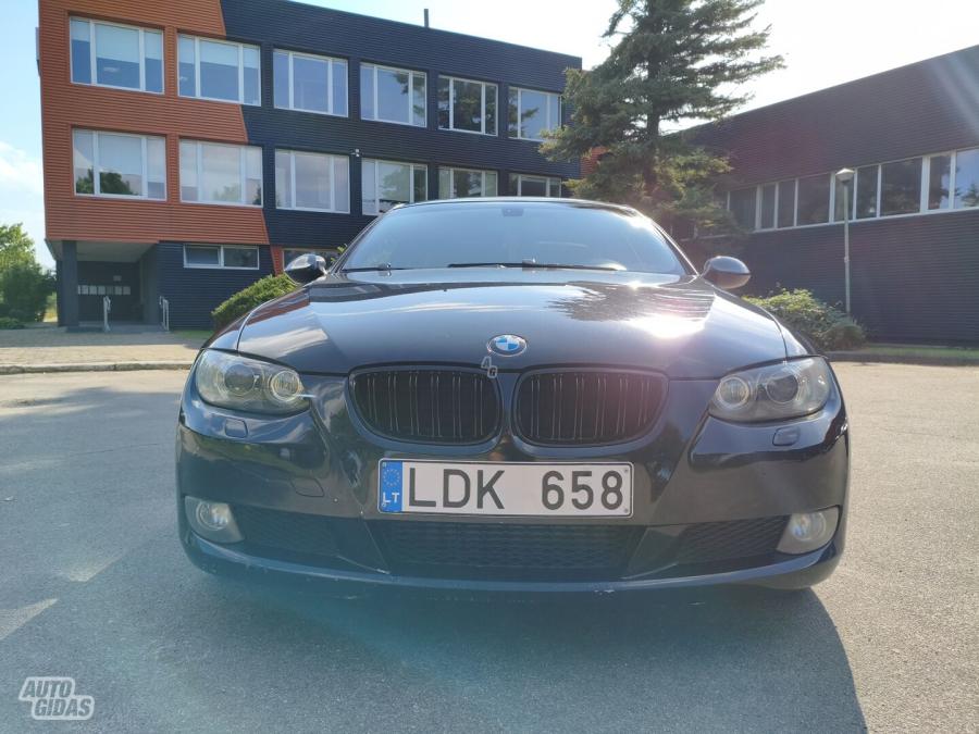 Black BMW 320 2009 in Kaunas, with an engine capacity of 2.00 L and mileage of 354 thousand km for 5500 €, photo 8 on AUTOMOTO.COM.LV