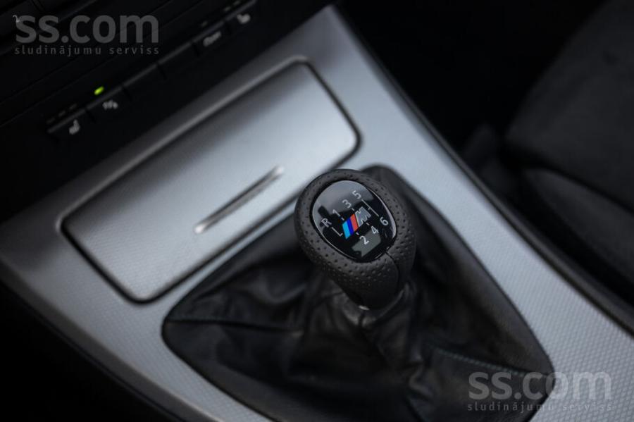 Black BMW 320 2009 in Jelgava, with an engine capacity of 2.00 L and mileage of 0 thousand km for 8390 €, photo 19 on AUTOMOTO.COM.LV