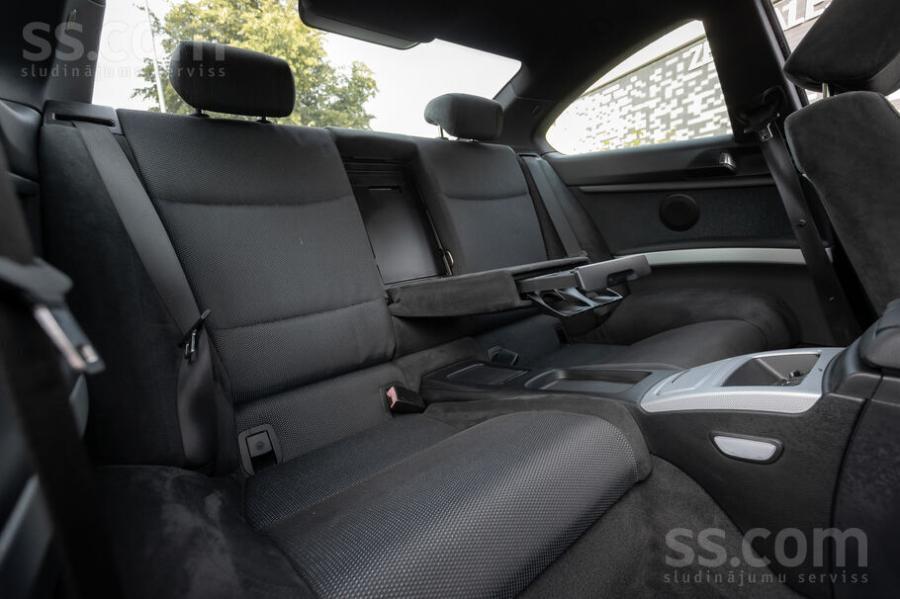 Black BMW 320 2009 in Jelgava, with an engine capacity of 2.00 L and mileage of 0 thousand km for 8390 €, photo 23 on AUTOMOTO.COM.LV