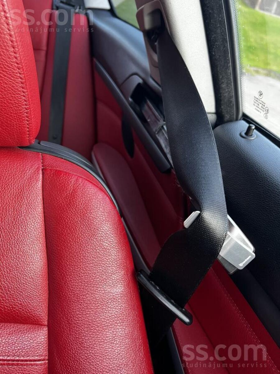 Melns BMW 320 2009 Cēsis, ar dzinēja tilpumu 2.00 L un nobraukumu 252 tūkst. km par 6300 €, foto 13 vietnē AUTOMOTO.COM.LV