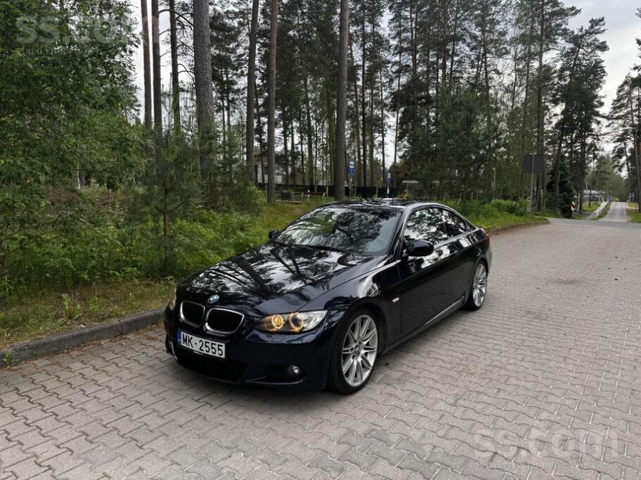 Black BMW 320 2010 in Riga, with an engine capacity of 2.00 L and mileage of 206 thousand km for 6100 €, photo 1 on AUTOMOTO.COM.LV
