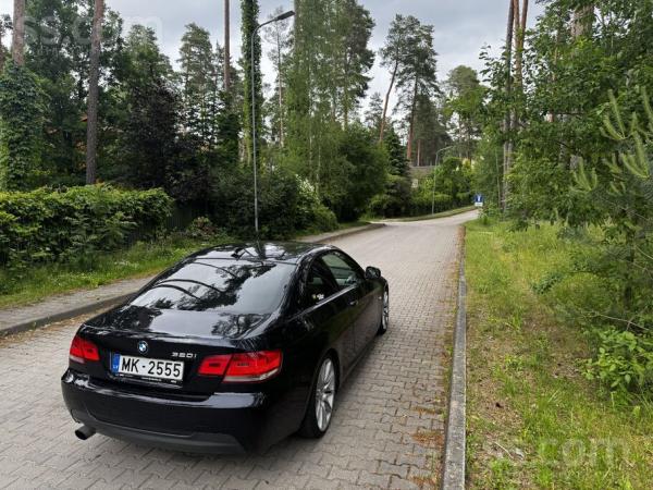 Black BMW 320 2010 in Riga, with an engine capacity of 2.00 L and mileage of 206 thousand km for 6100 €, photo 2 on AUTOMOTO.COM.LV