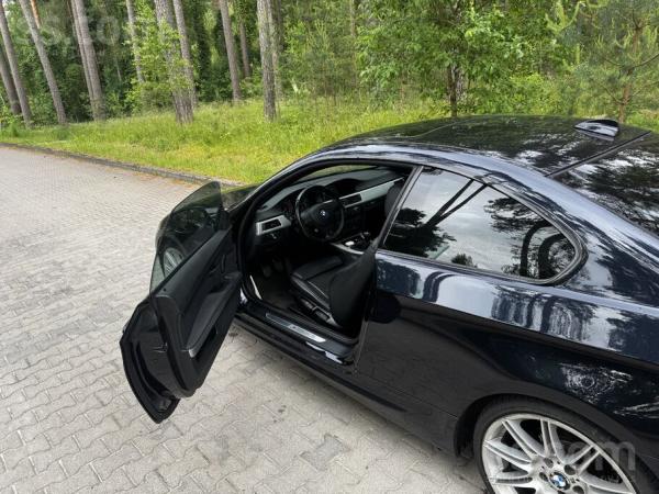 Black BMW 320 2010 in Riga, with an engine capacity of 2.00 L and mileage of 206 thousand km for 6100 €, photo 3 on AUTOMOTO.COM.LV