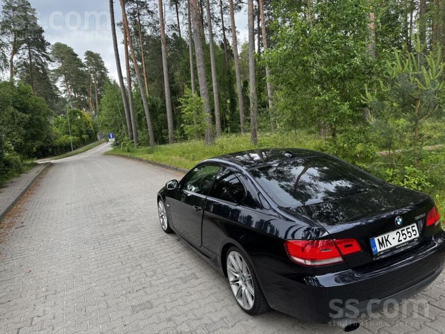 Black BMW 320 2010 in Riga, with an engine capacity of 2.00 L and mileage of 206 thousand km for 6100 €, photo 8 on AUTOMOTO.COM.LV