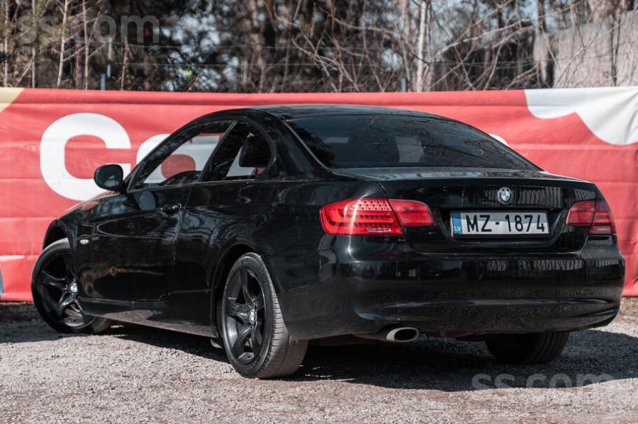 Melns BMW 320 2010 Rīga, ar dzinēja tilpumu 2.00 L un nobraukumu 383 tūkst. km par 7500 €, foto 4 vietnē AUTOMOTO.COM.LV