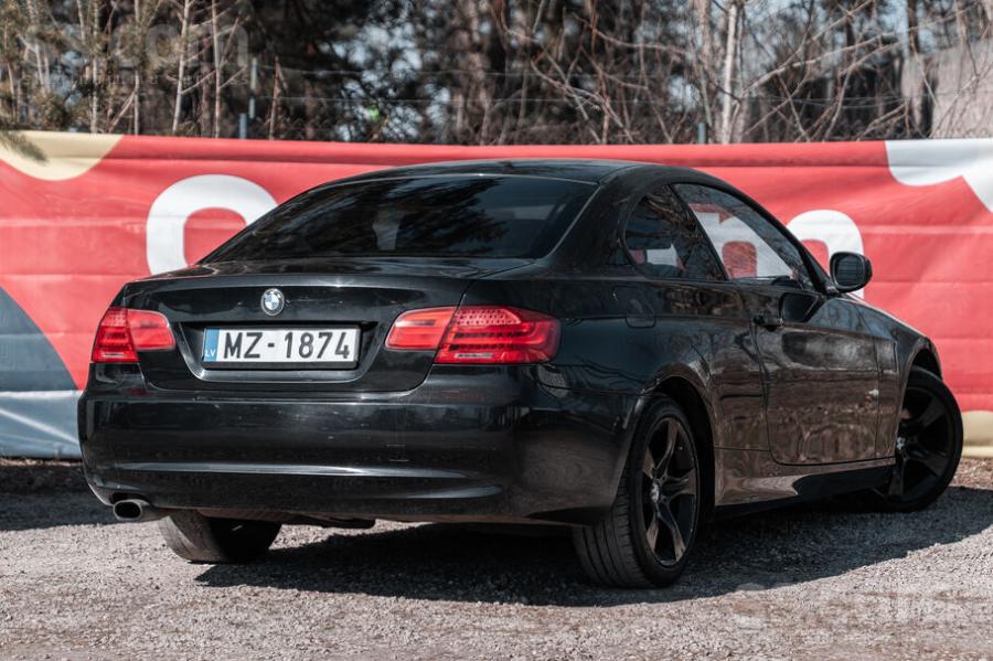Melns BMW 320 2010 Rīga, ar dzinēja tilpumu 2.00 L un nobraukumu 383 tūkst. km par 7500 €, foto 5 vietnē AUTOMOTO.COM.LV