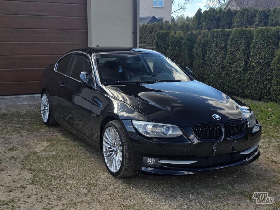 Melns BMW 320 2010 Kazlų Rūda, ar dzinēja tilpumu 2.00 L un nobraukumu 260 tūkst. km par 7000 €, foto 1 vietnē AUTOMOTO.COM.LV