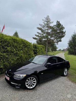 Black BMW 320 2010 in Kelme, with an engine capacity of 2.00 L and mileage of 192 thousand km for 5250 €, photo 4 on AUTOMOTO.COM.LV