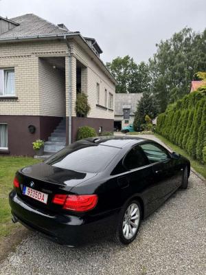 Black BMW 320 2010 in Kelme, with an engine capacity of 2.00 L and mileage of 192 thousand km for 5250 €, photo 7 on AUTOMOTO.COM.LV