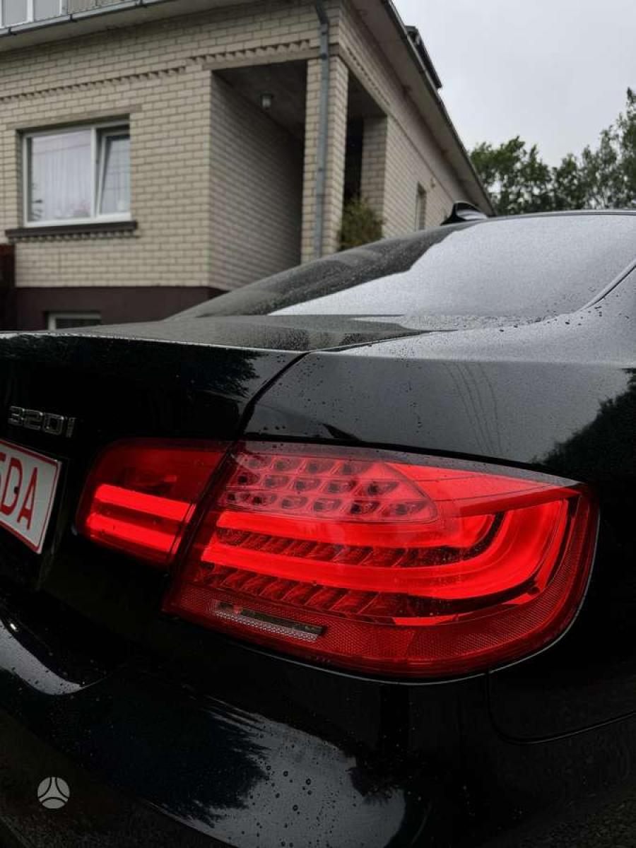 Black BMW 320 2010 in Kelme, with an engine capacity of 2.00 L and mileage of 192 thousand km for 5250 €, photo 8 on AUTOMOTO.COM.LV