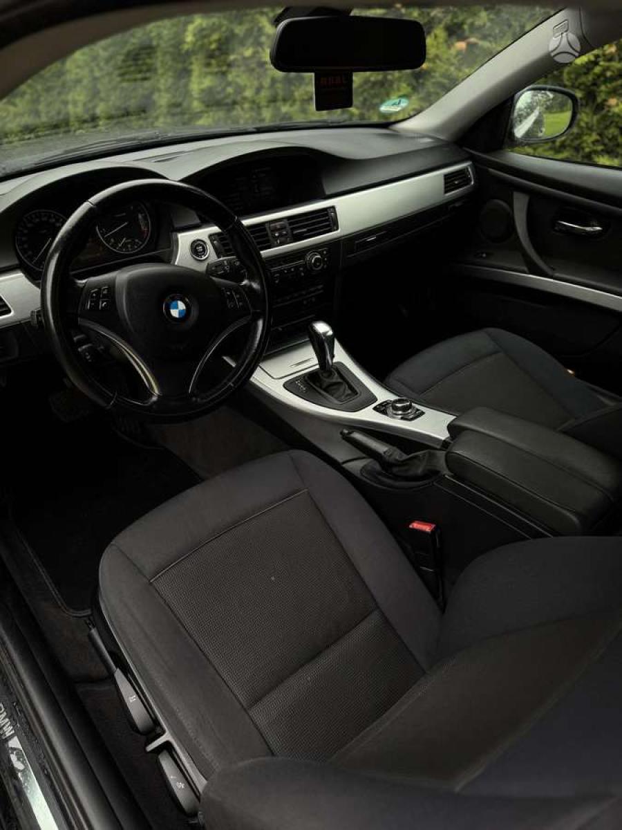 Black BMW 320 2010 in Kelme, with an engine capacity of 2.00 L and mileage of 192 thousand km for 5250 €, photo 10 on AUTOMOTO.COM.LV