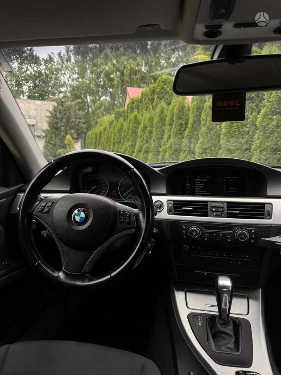 Black BMW 320 2010 in Kelme, with an engine capacity of 2.00 L and mileage of 192 thousand km for 5250 €, photo 11 on AUTOMOTO.COM.LV