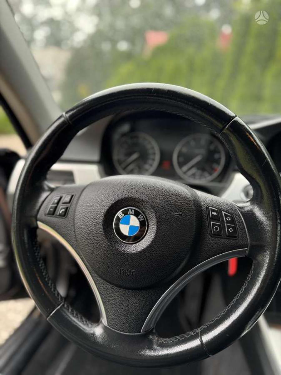 Black BMW 320 2010 in Kelme, with an engine capacity of 2.00 L and mileage of 192 thousand km for 5250 €, photo 13 on AUTOMOTO.COM.LV