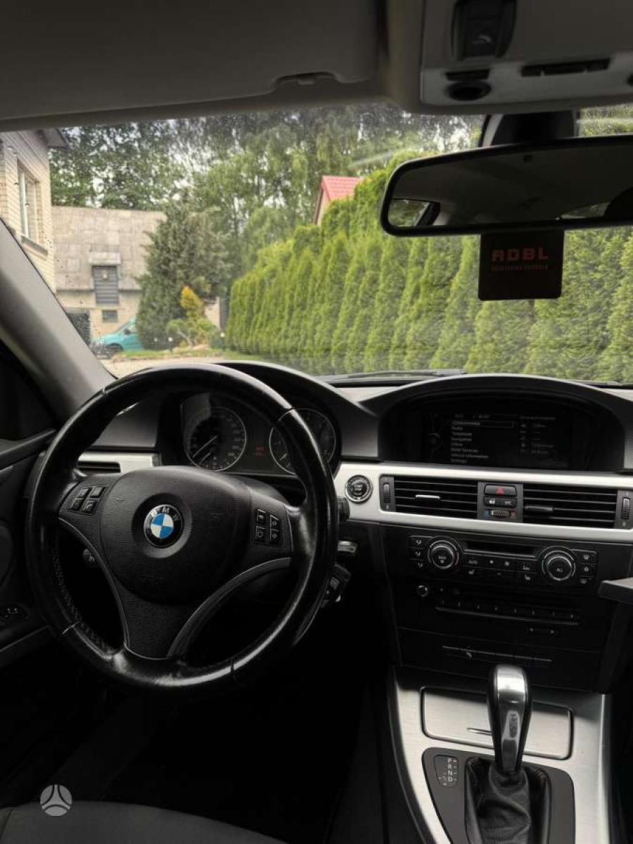 Black BMW 320 2010 in Kelme, with an engine capacity of 2.00 L and mileage of 192 thousand km for 5250 €, photo 14 on AUTOMOTO.COM.LV