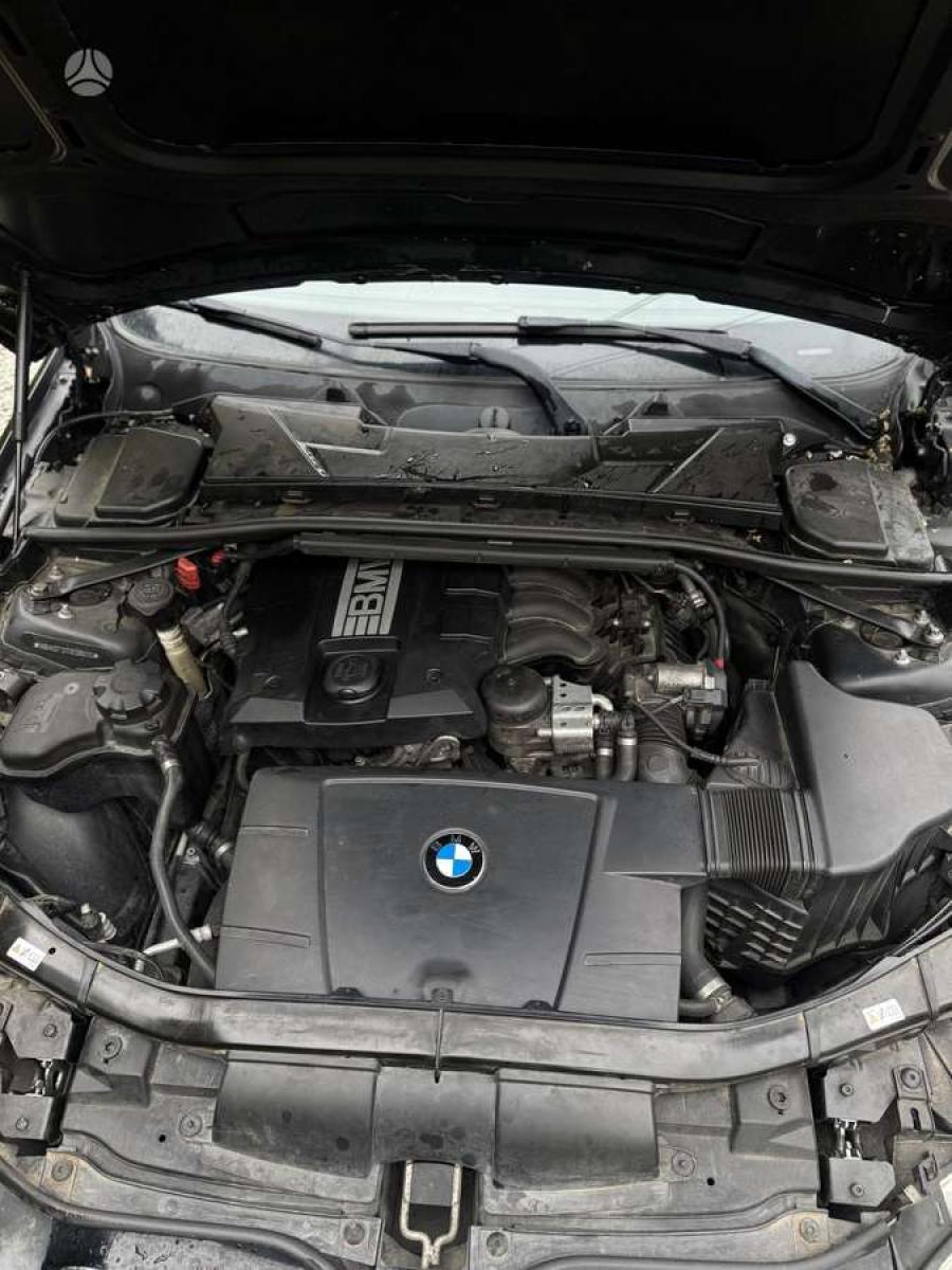 Black BMW 320 2010 in Kelme, with an engine capacity of 2.00 L and mileage of 192 thousand km for 5250 €, photo 21 on AUTOMOTO.COM.LV