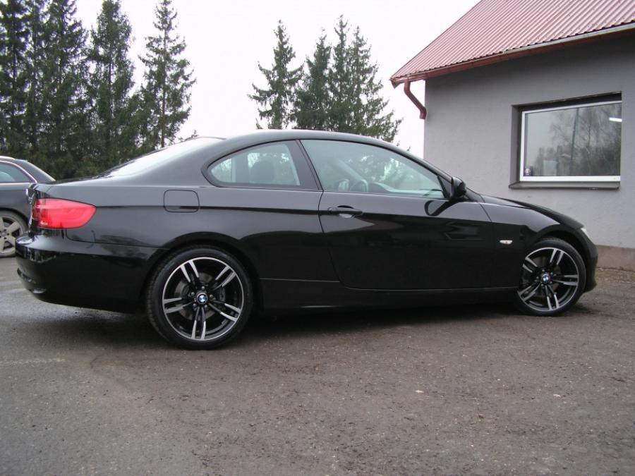 Black BMW 320 2010 in Riga, with an engine capacity of 2.00 L and mileage of 199 thousand km for 8990 €, photo 4 on AUTOMOTO.COM.LV