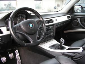 Black BMW 320 2010 in Riga, with an engine capacity of 2.00 L and mileage of 199 thousand km for 8990 €, photo 15 on AUTOMOTO.COM.LV